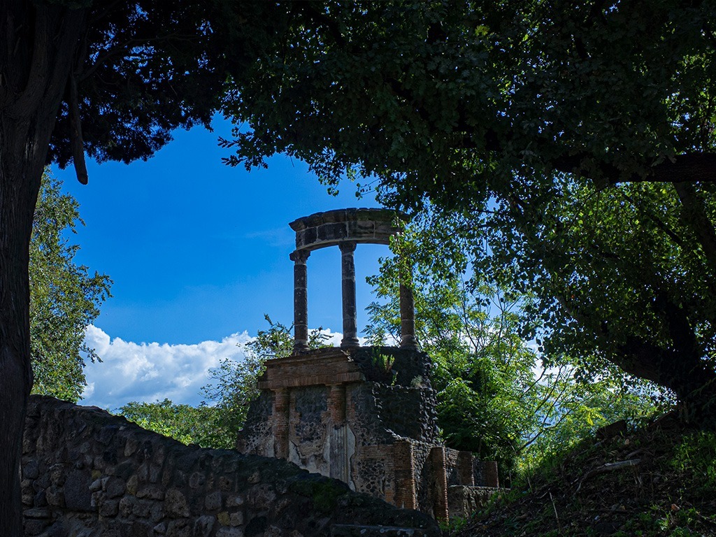 Napleswise | Naples by Month | Naples in October