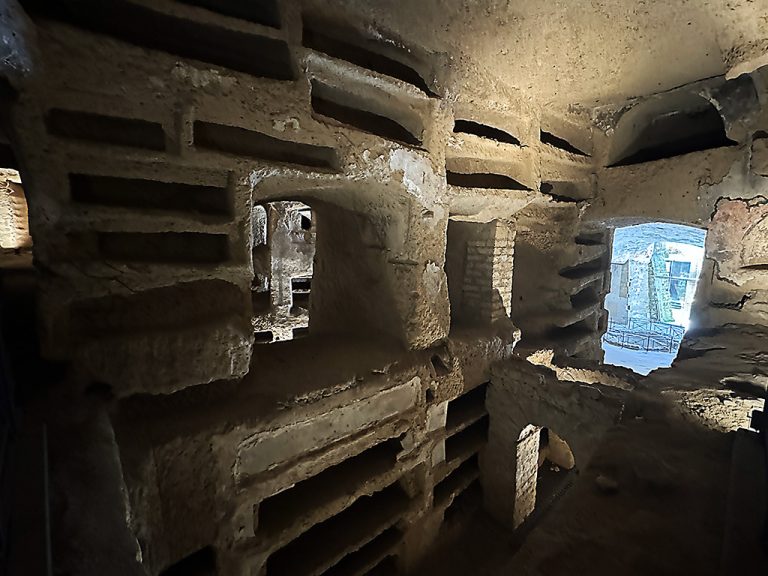 Napleswise | Things to do in Naples | Catacombs of San Gennaro